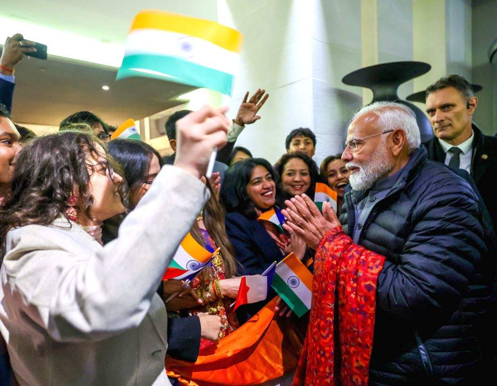 PM Modi receives warm welcome by Indian Community