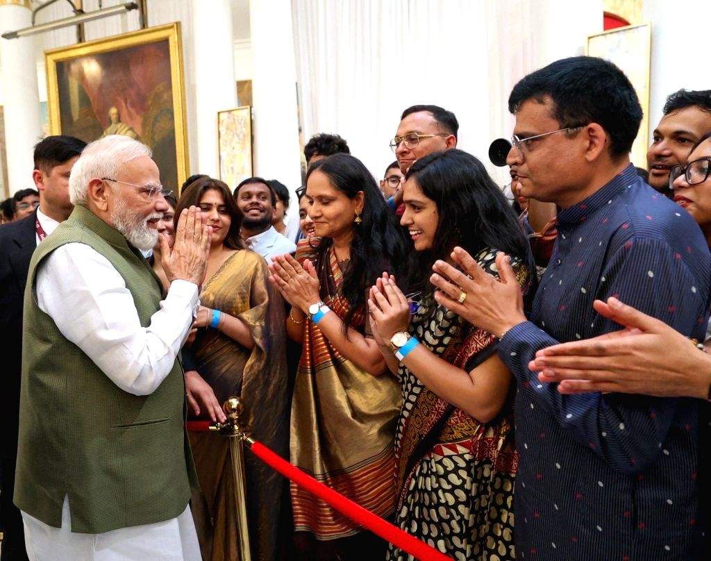 PM Modi receives warm welcome from Indian community in Nice
