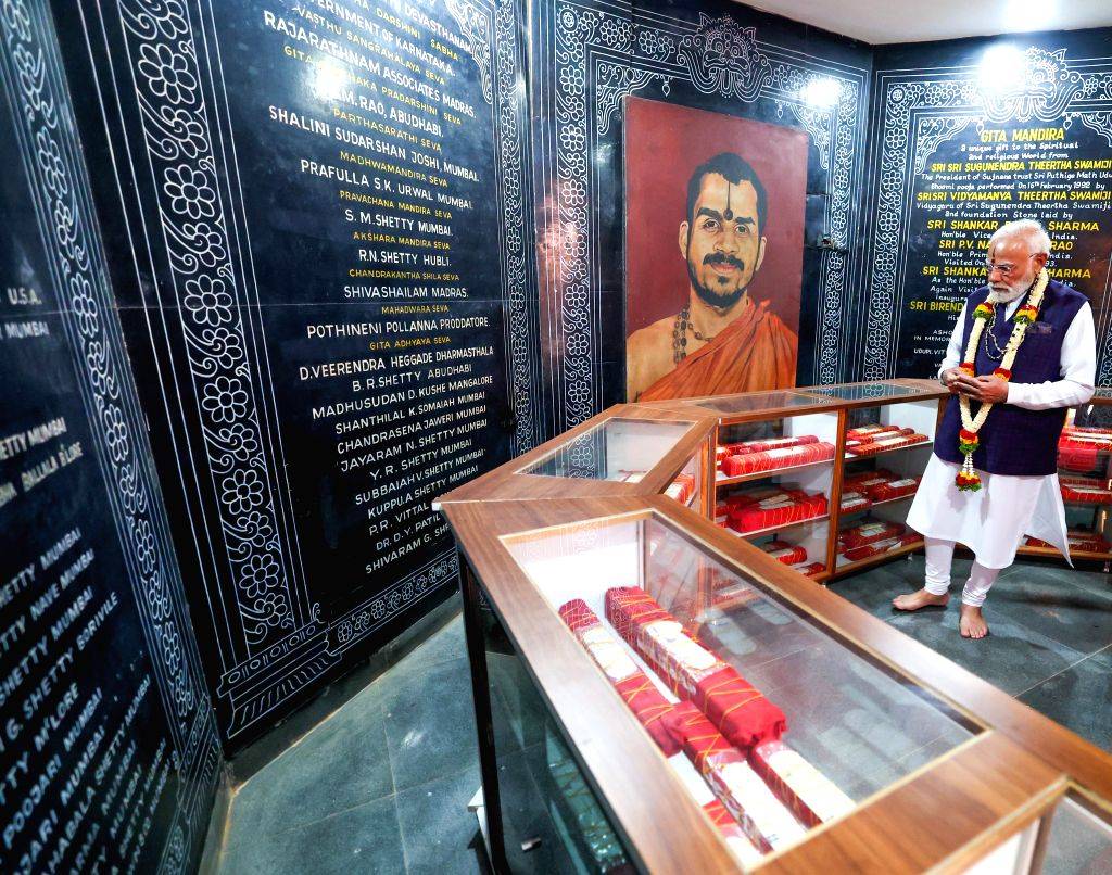 PM Modi Visits Sri Krishna Matha temple