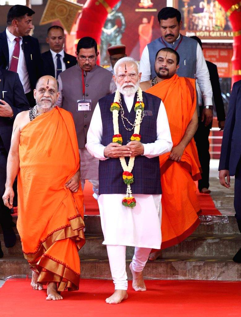 PM Modi Visits Sri Krishna Matha temple