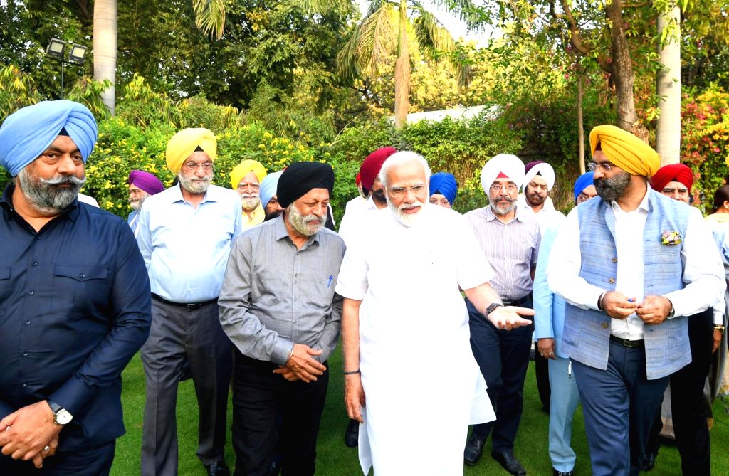 Free photo : PM Narendra Modi meets a delegation of Sikh intellectuals