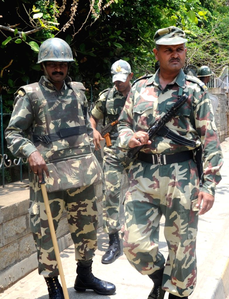 Police personnel tight security at Chennammanakere Achukattu BBMP office