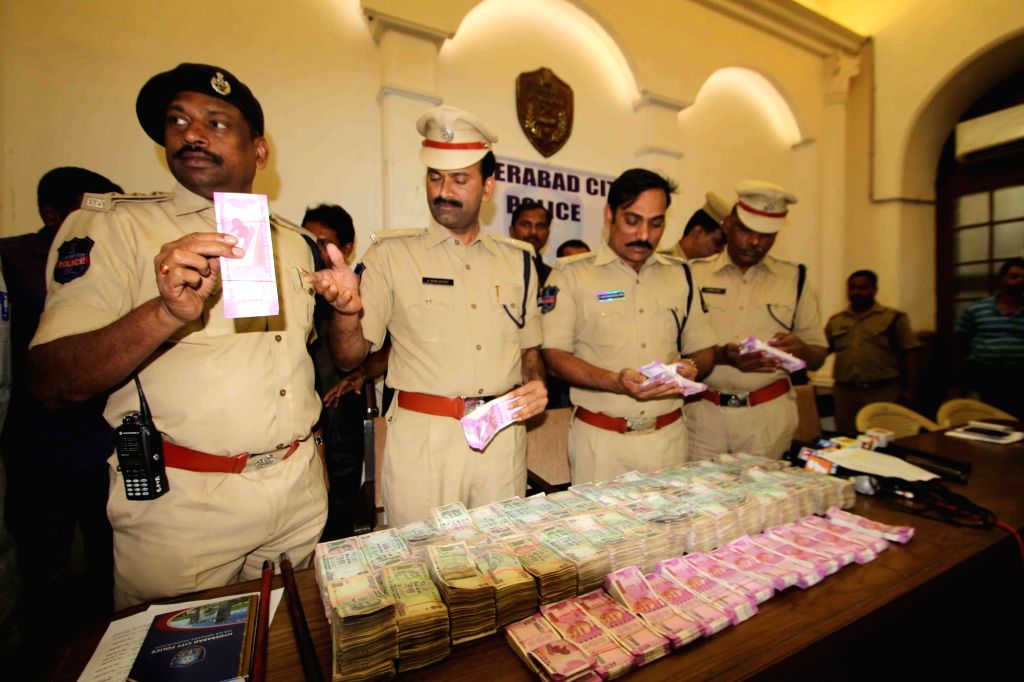 34 lakh new currency notes ceased in Hyderabad