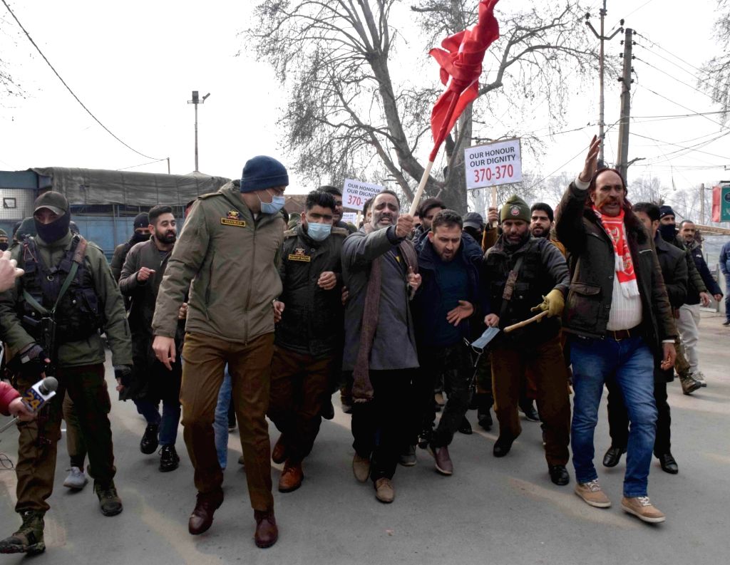 Police stop leaders and activists of National Conference who were ...
