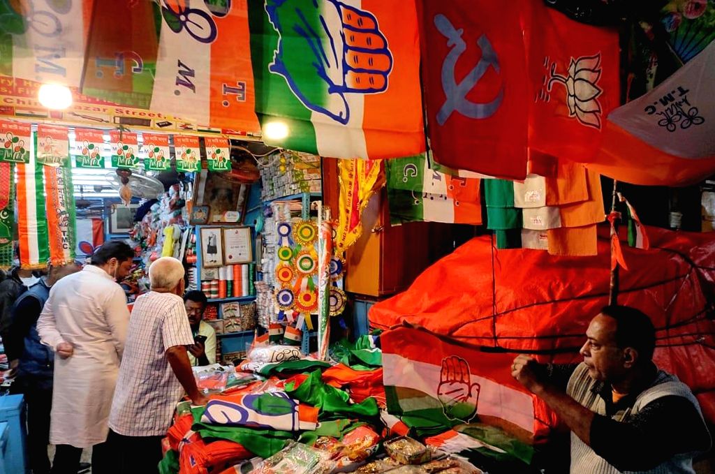 Kolkata :Political party flag display at shop for sell ahead of ...