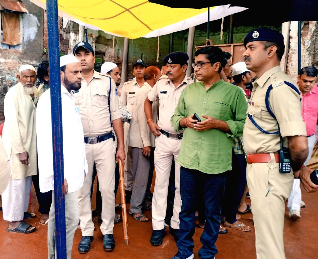 Free Photo :'Polling underway in MP's Khargone amid tight security