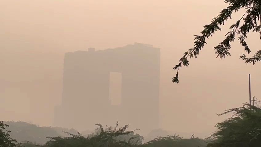 Free Photo: Pollution in hazardous condition, AQI beyond 400, 4 phases ...