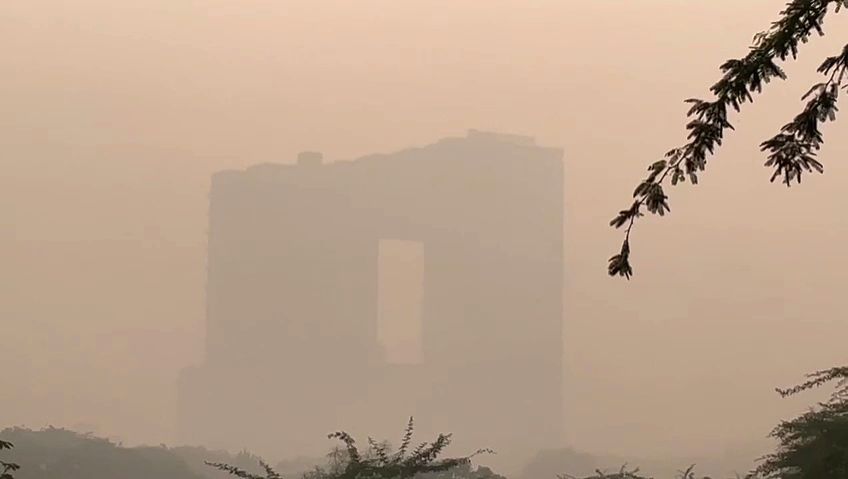 Free Photo: Pollution in hazardous condition, AQI beyond 400, 4 phases ...