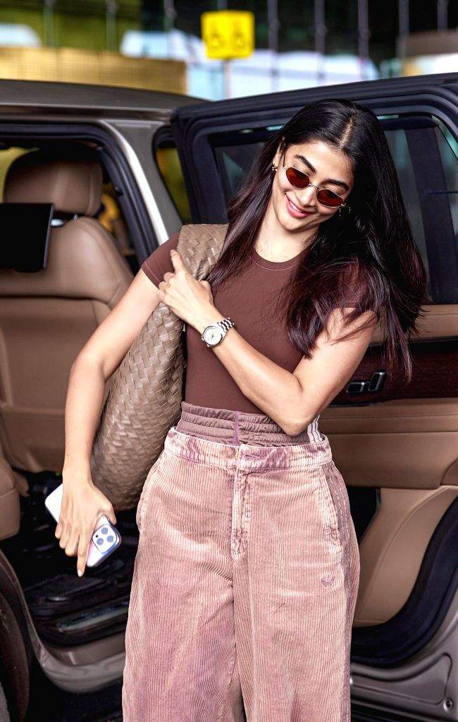 Pooja Hegde Spotted at Mumbai Airport
