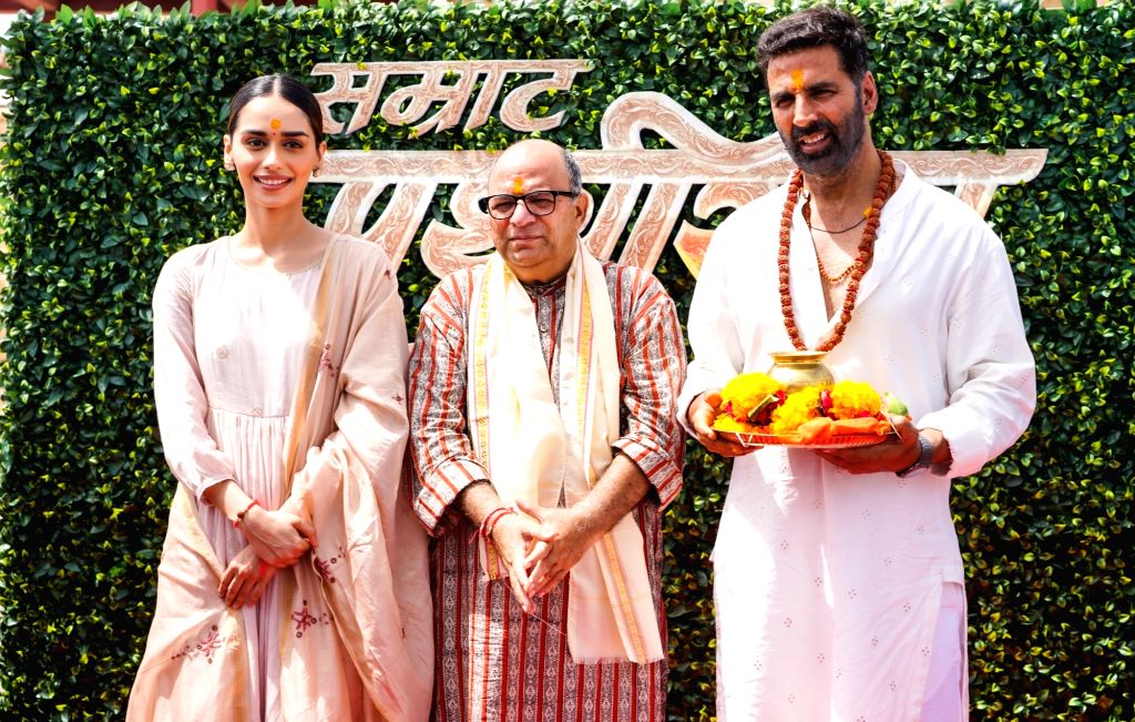 : Prabhas Patan: Bollywood actors Akshay Kumar, Manushi Chhillar at ...