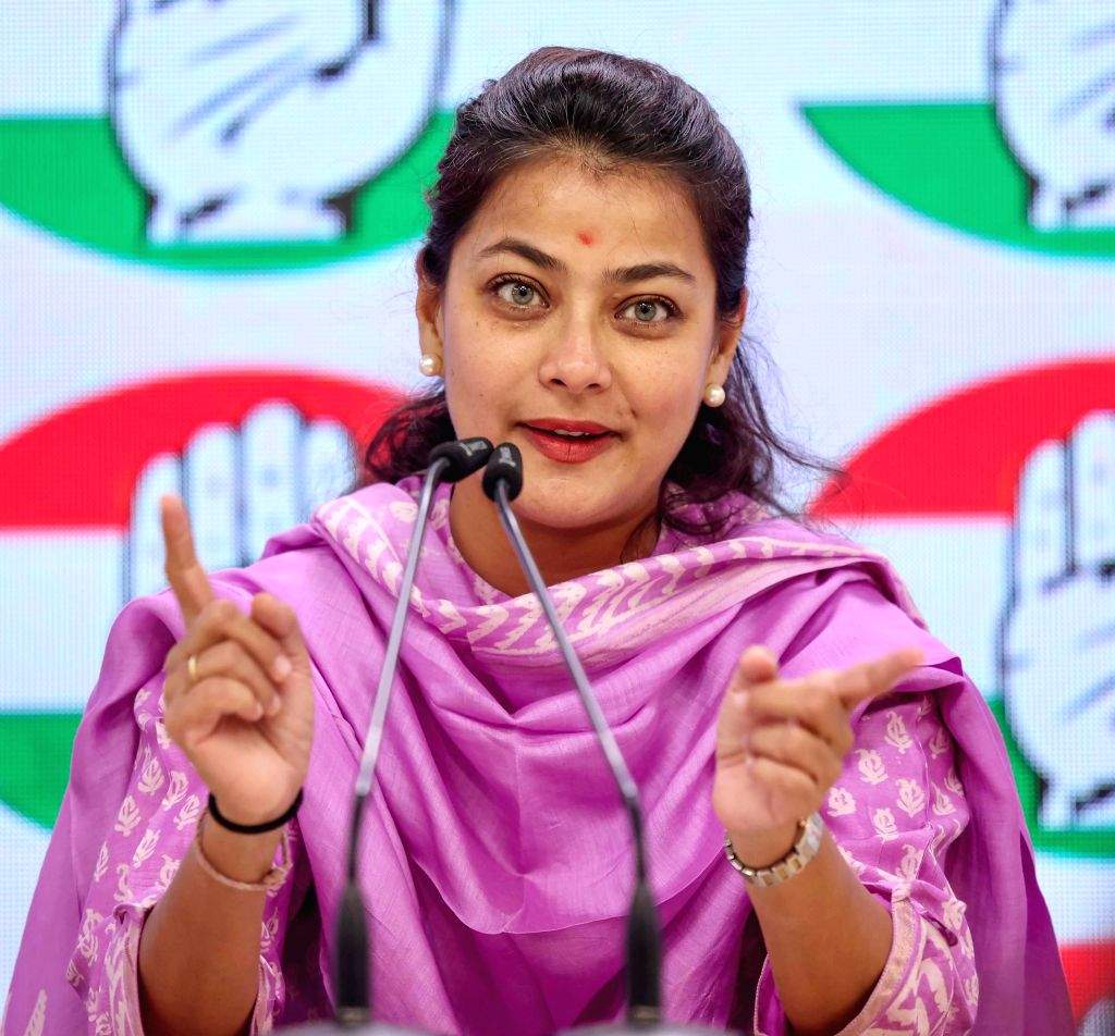 Praniti Shinde addresses press conference
