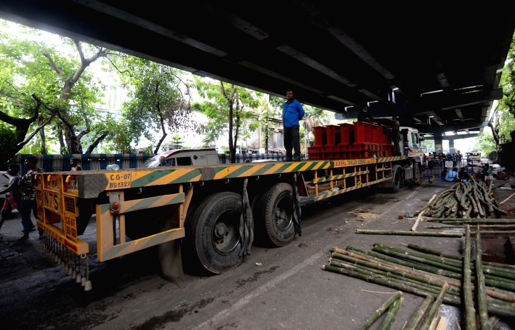 Pre-demolition work starts at Posta flyover (Vivekananda flyover) in ...