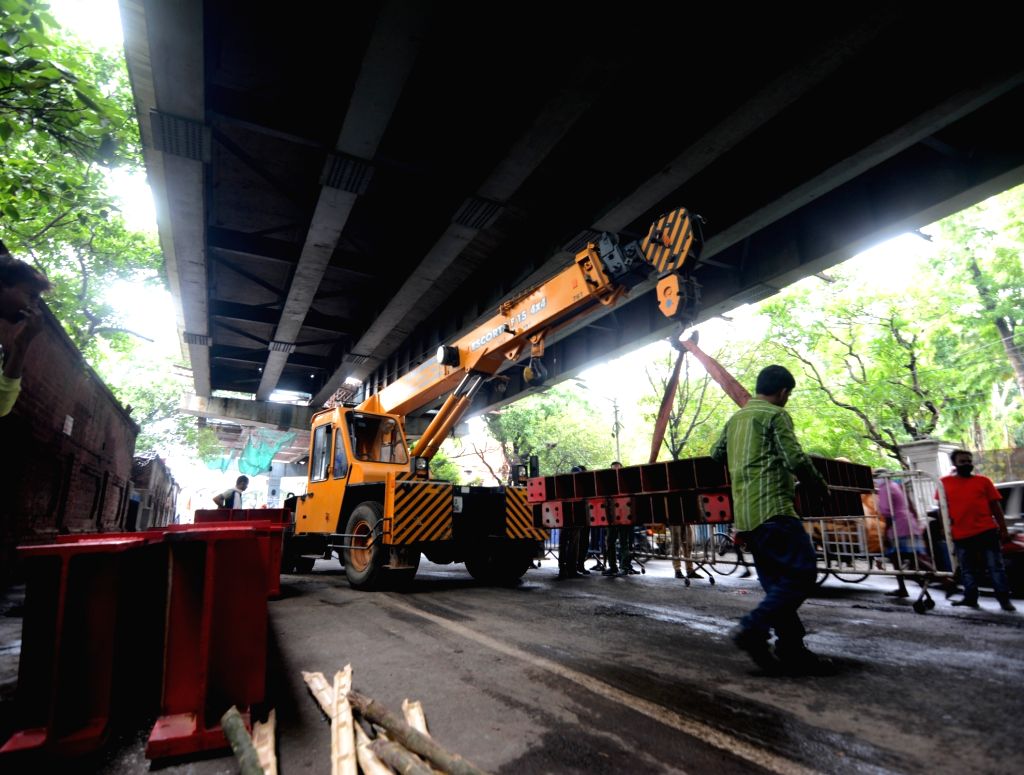 Pre-demolition work starts at Posta flyover (Vivekananda flyover) in ...
