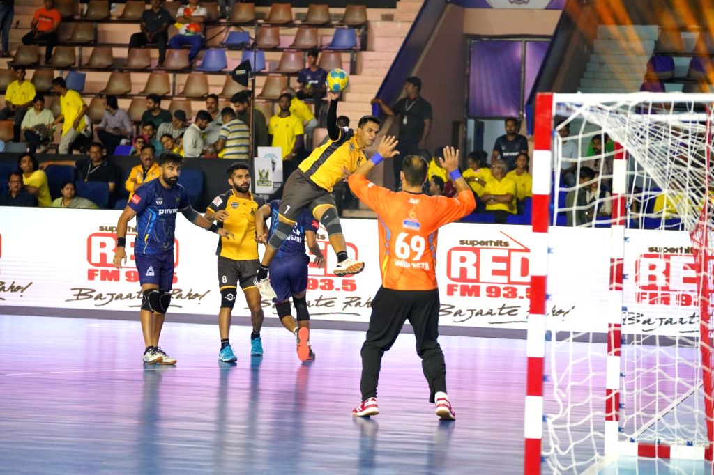 Premier Handball League: Golden Eagles Uttar Pradesh beat Garvit ...