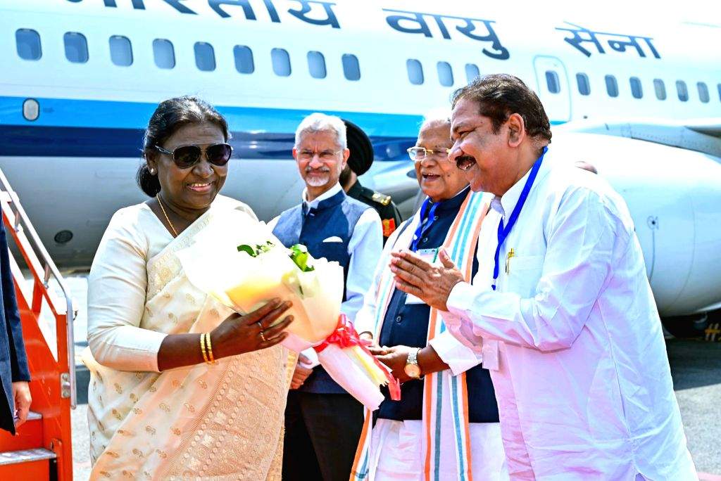 President Droupadi Murmu Arrives in Gaya
