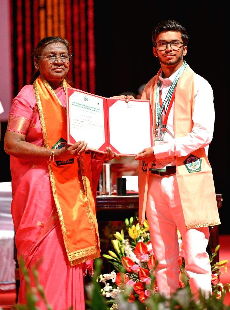President Droupadi Murmu at convocation ceremony