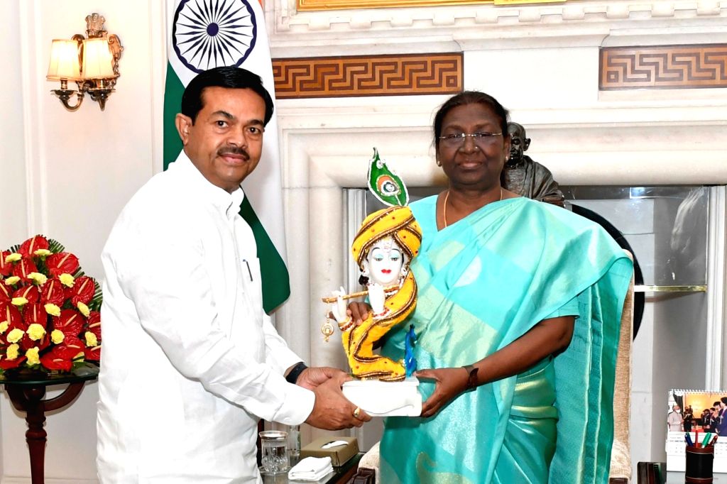 President Droupadi Murmu meets MoS BL Verma