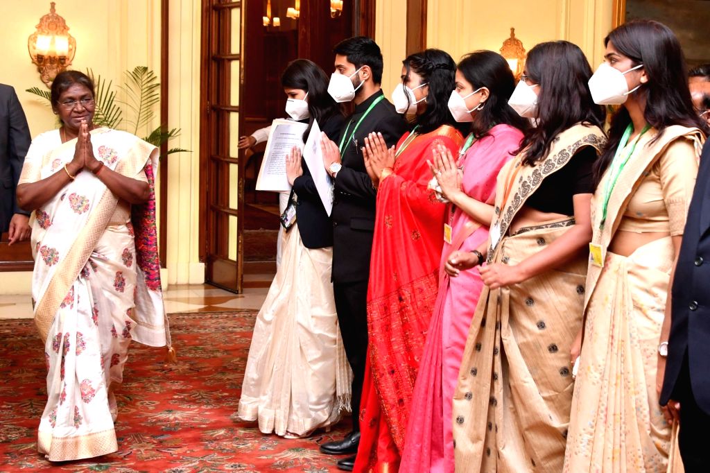 President Droupadi Murmu meets officers of Indian Information Service