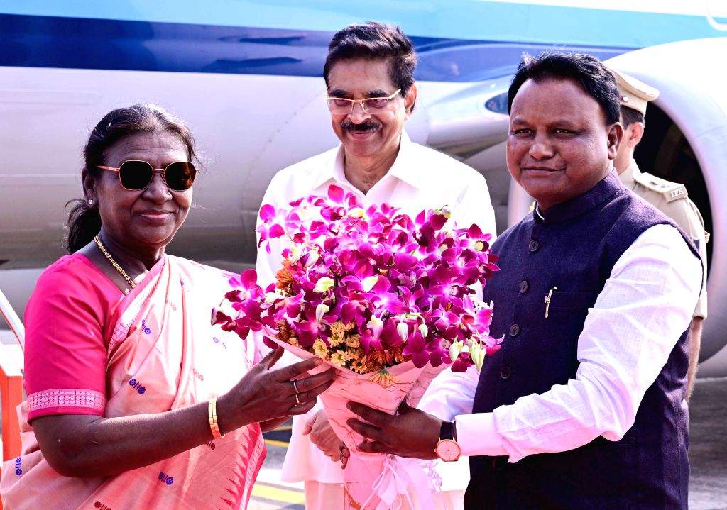 President Murmu arrives in Bhubaneswar