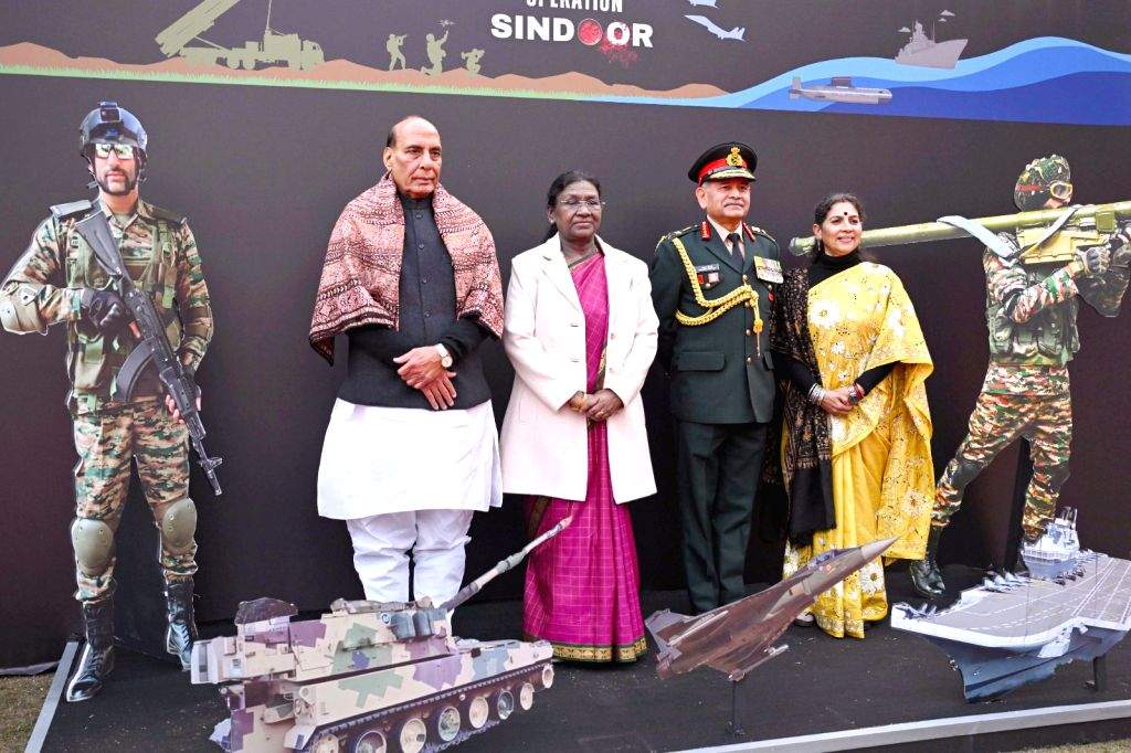 President Murmu Attends Vijay Diwas Eve Reception