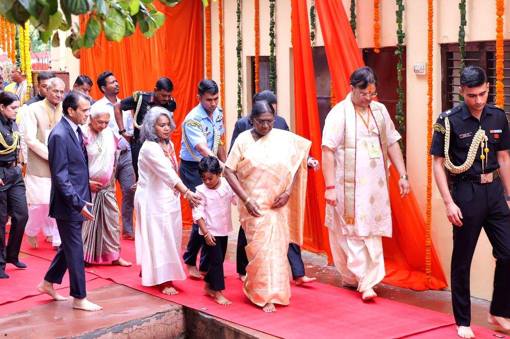 President Murmu Visits Neem Karoli Baba Ashram