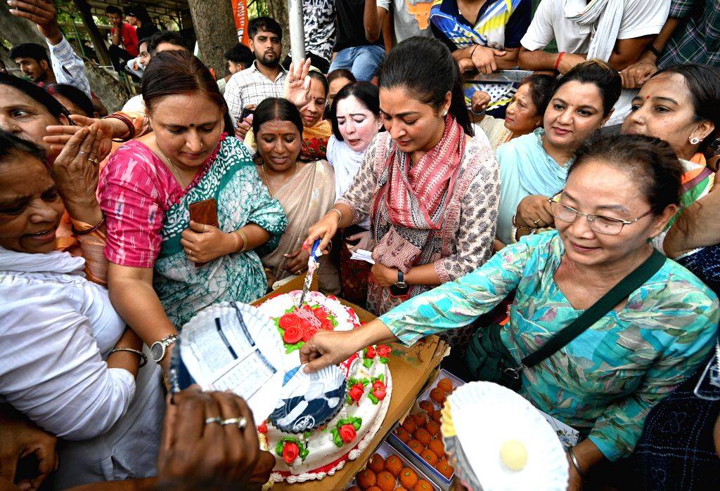 President of All India Mahila Congress Alka Lamba with supporters to ...