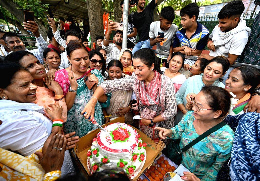 President of All India Mahila Congress Alka Lamba with supporters to ...