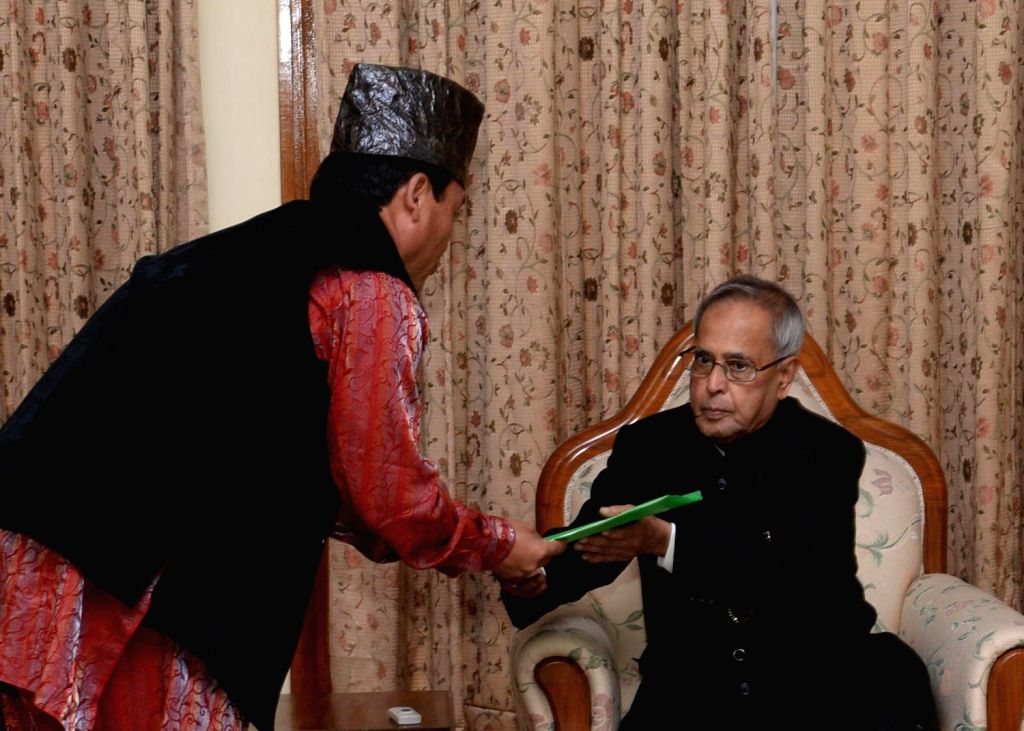 Bimal Gurung felecitates President Pranab Mukherjee
