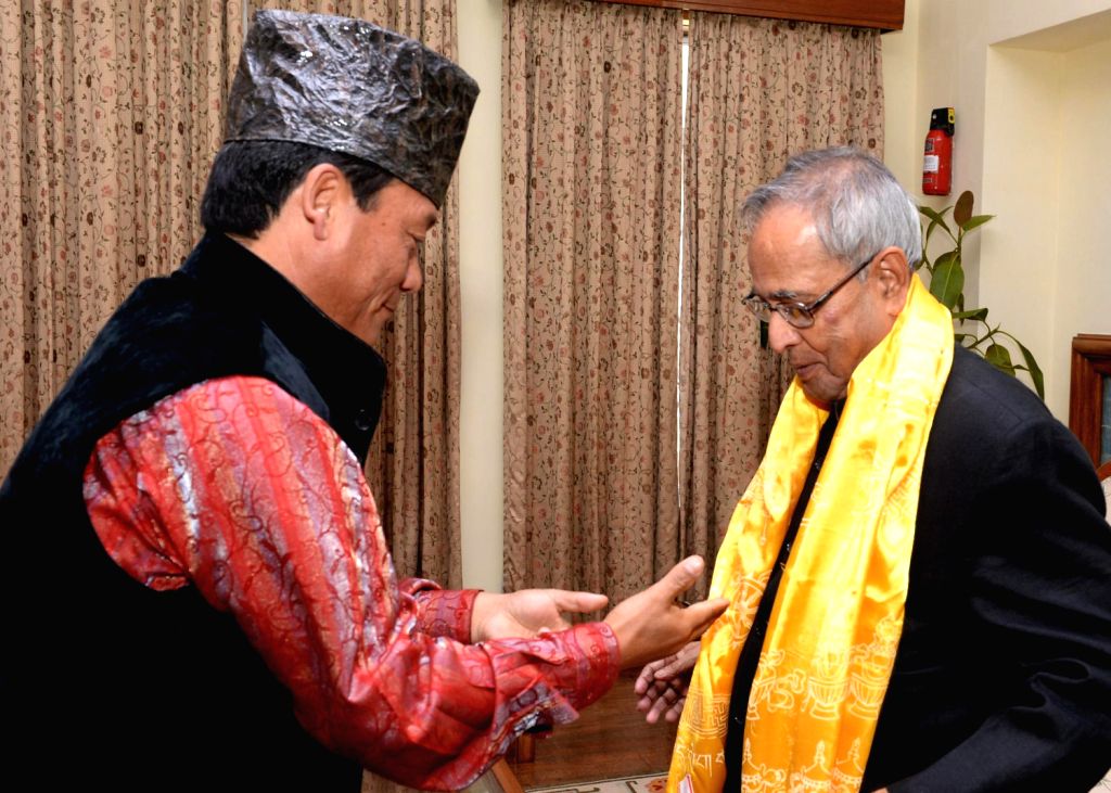 Bimal Gurung felecitates President Pranab Mukherjee
