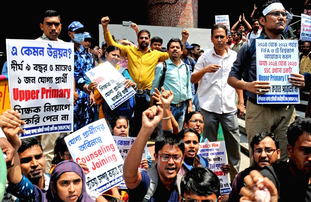 Kolkata : Primary eligible candidates (V - VIII) stage a protest ...