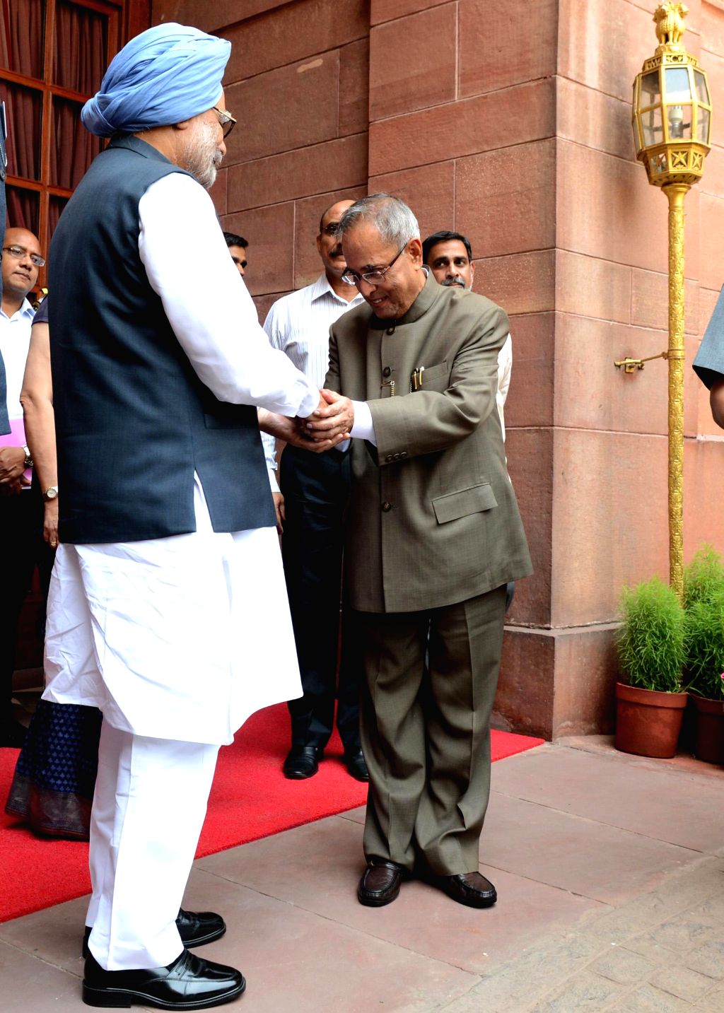 Manmohan Singh resigns