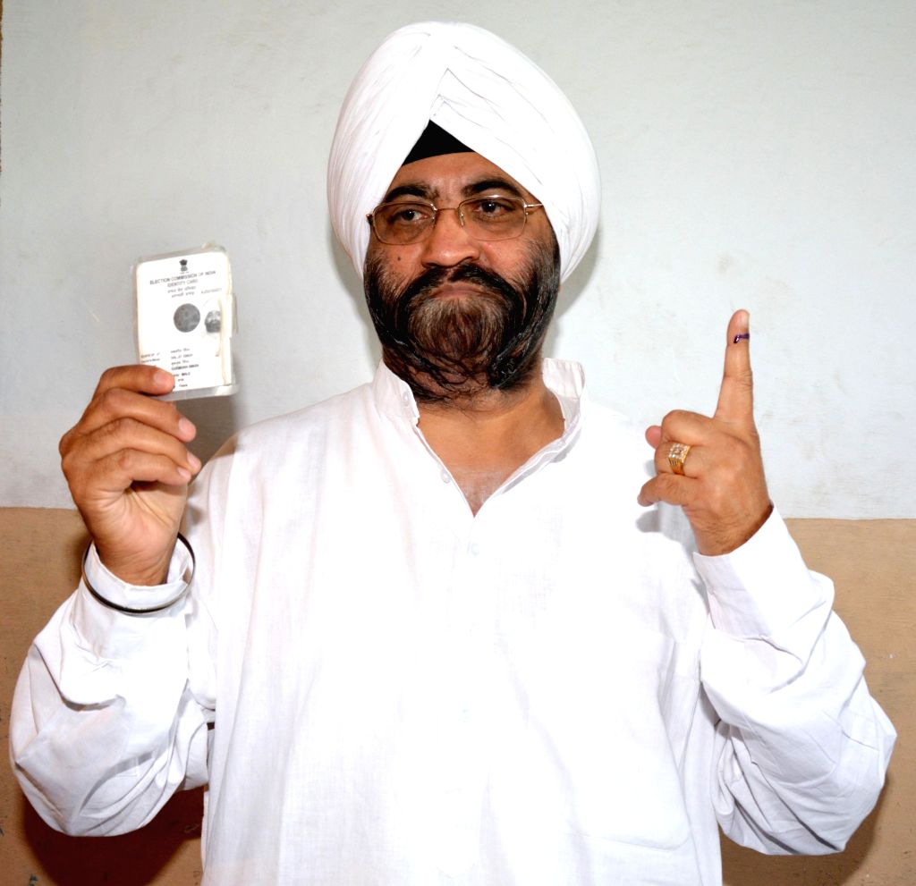 2014 Lok Sabha Polls - Seventh Phase - PM's brother