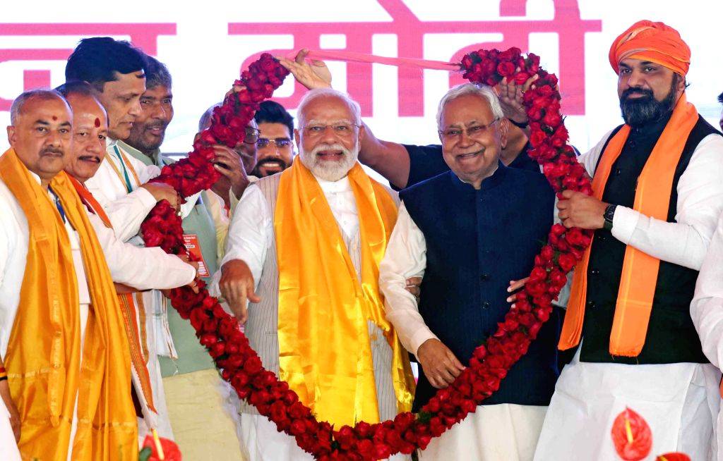 Prime Minister Narendra Modi and Bihar Chief Minister Nitish Kumar ...