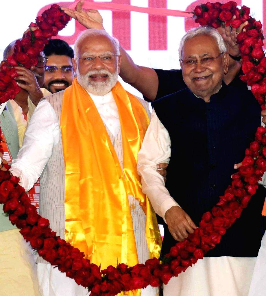 Prime Minister Narendra Modi and Bihar Chief Minister Nitish Kumar ...