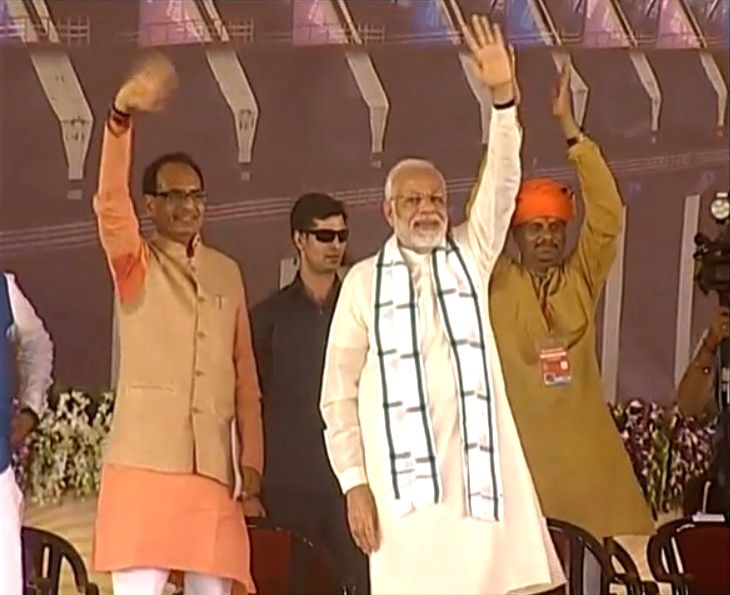 Mohanpura (Madhya Pradesh): PM Modi, MP CM at the inauguration of ...