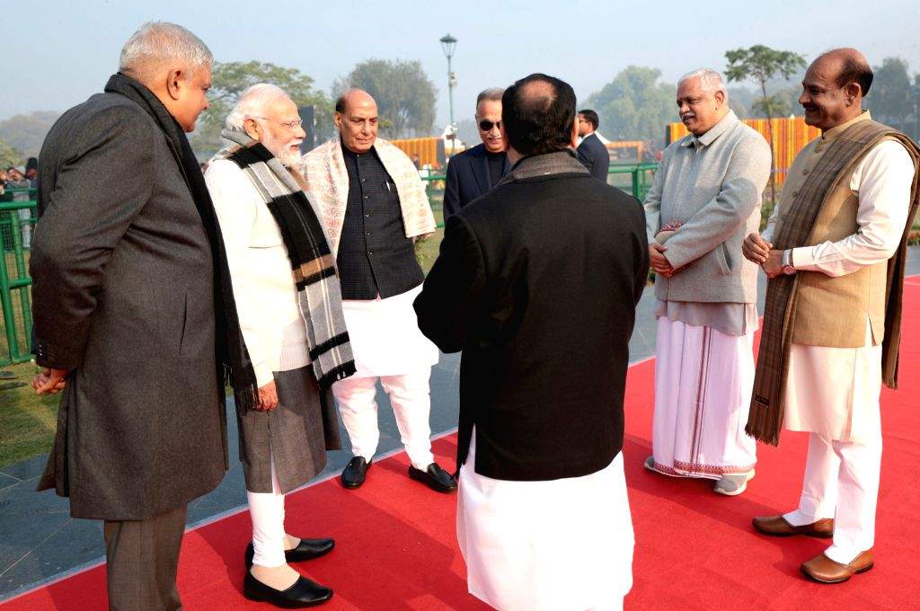 Prime Minister Narendra Modi and other leaders pay tribute to former ...