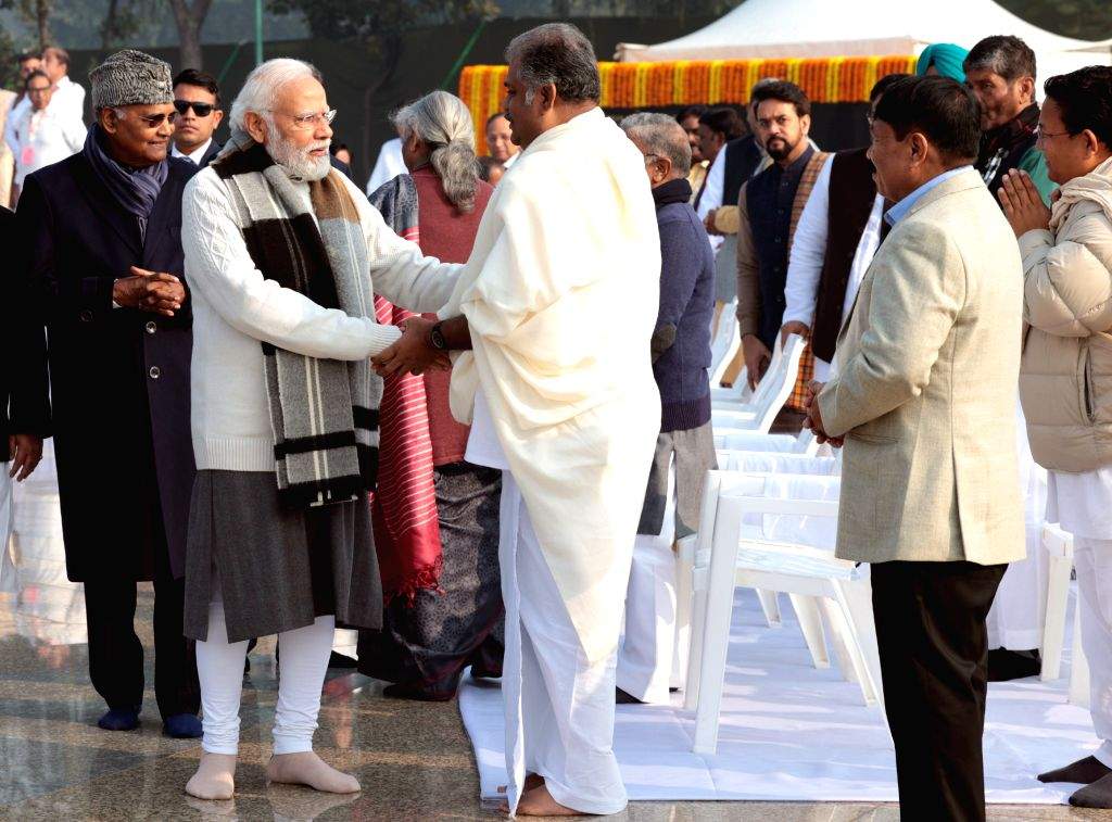 Prime Minister Narendra Modi and other leaders pay tribute to former ...