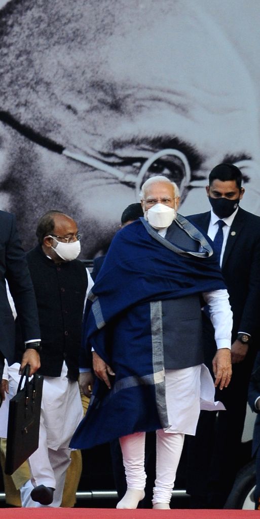 New Delhi:Prime Minister Narendra Modi arrives at Gandhi Smriti,to pays ...