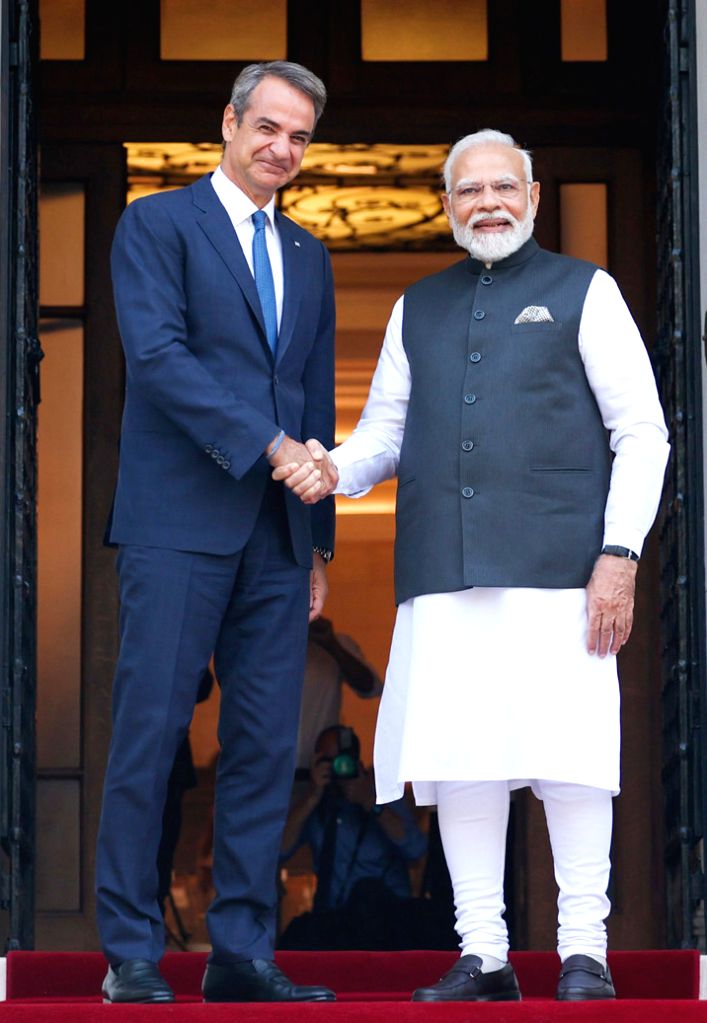 Prime Minister Narendra Modi being welcomed by Greece's Prime Minister ...