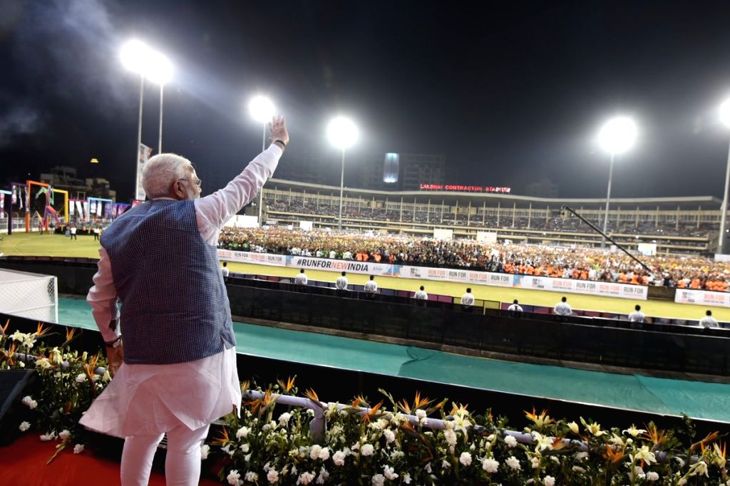 Modi flags off Surat Marathon
