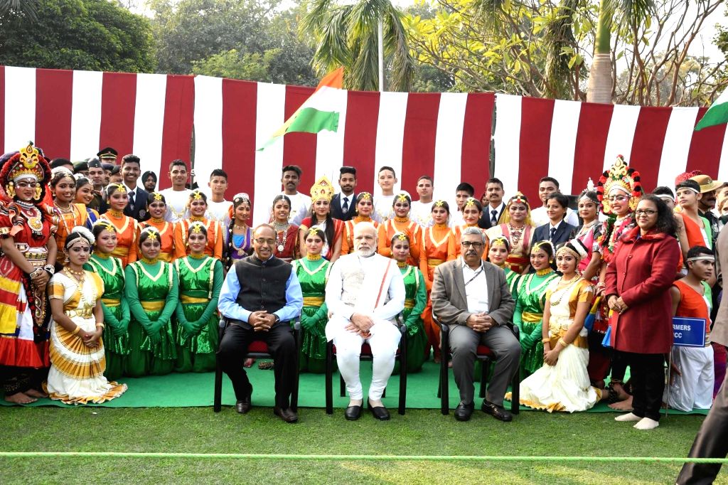 Modi with Tribal Guests and Tableaux Artists