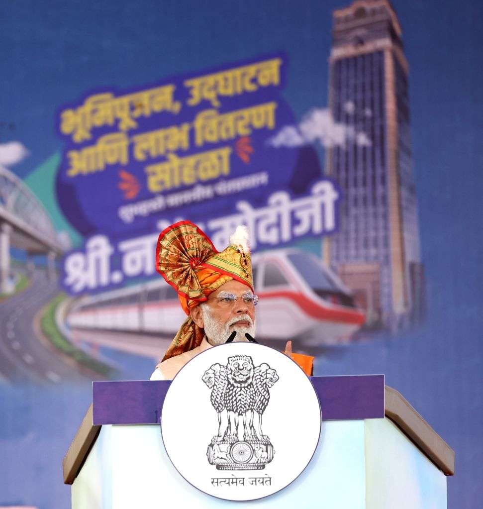 Prime Minister Narendra Modi inaugurates and lays the foundation stone ...