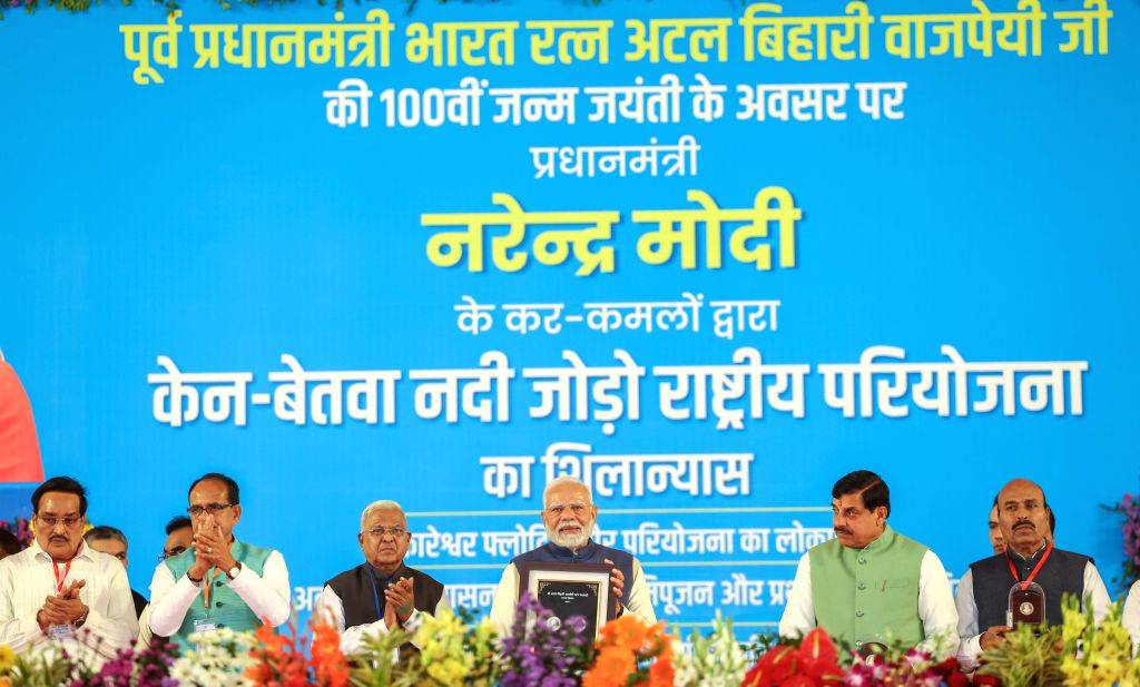 Prime Minister Narendra Modi inaugurates and lays the foundation stone ...