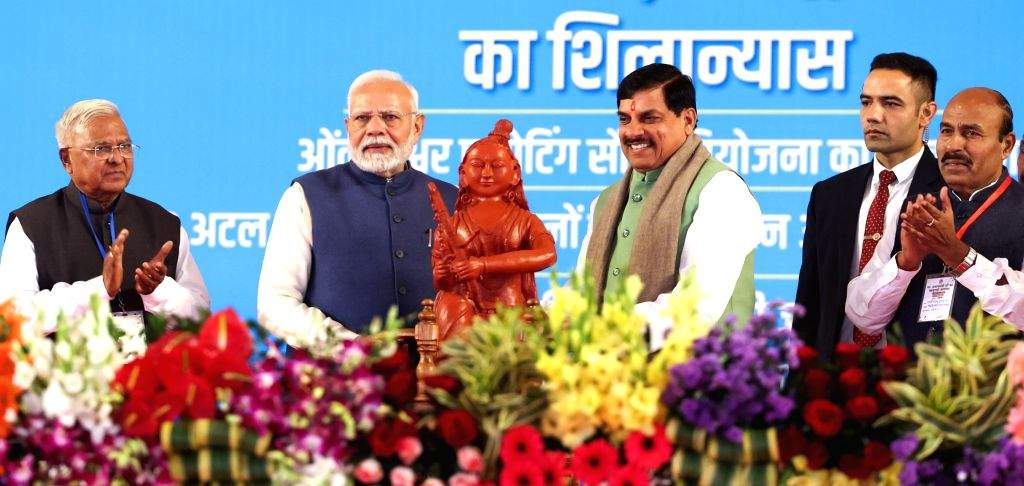 Prime Minister Narendra Modi inaugurates and lays the foundation stone ...