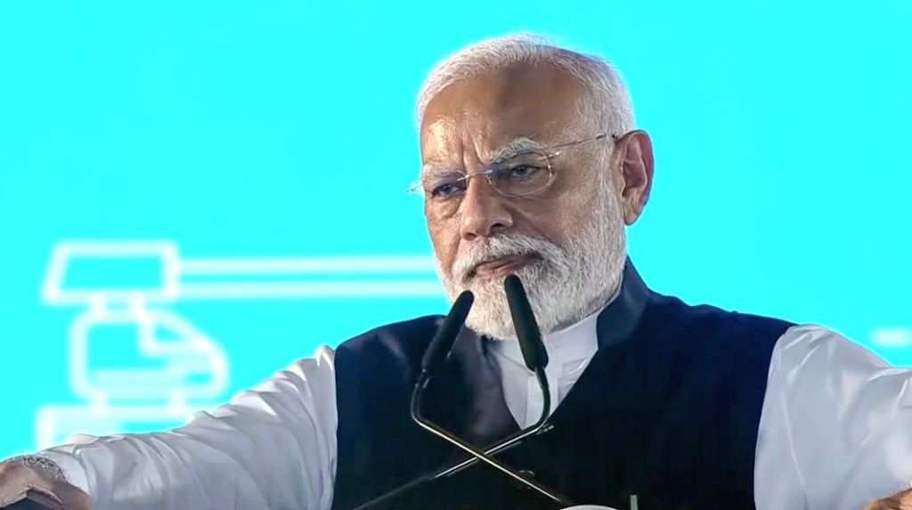 Prime Minister Narendra Modi lays foundation stone of Vadhvan Port ...