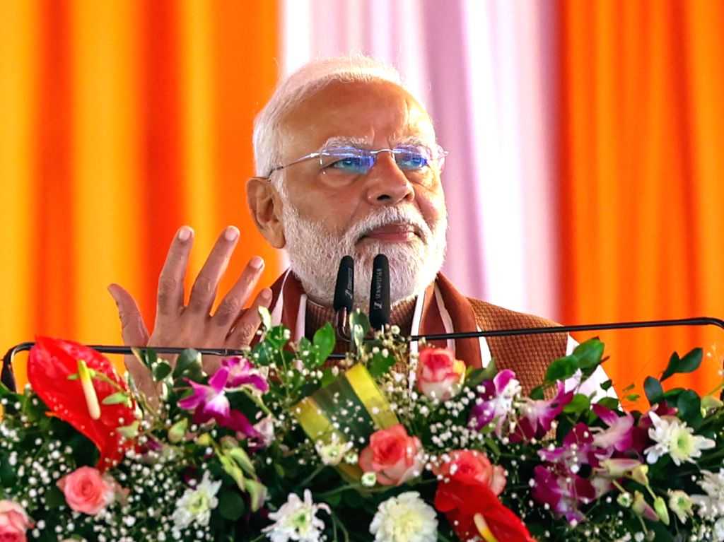 Prime Minister Narendra Modi lays foundation stone and inaugurates ...