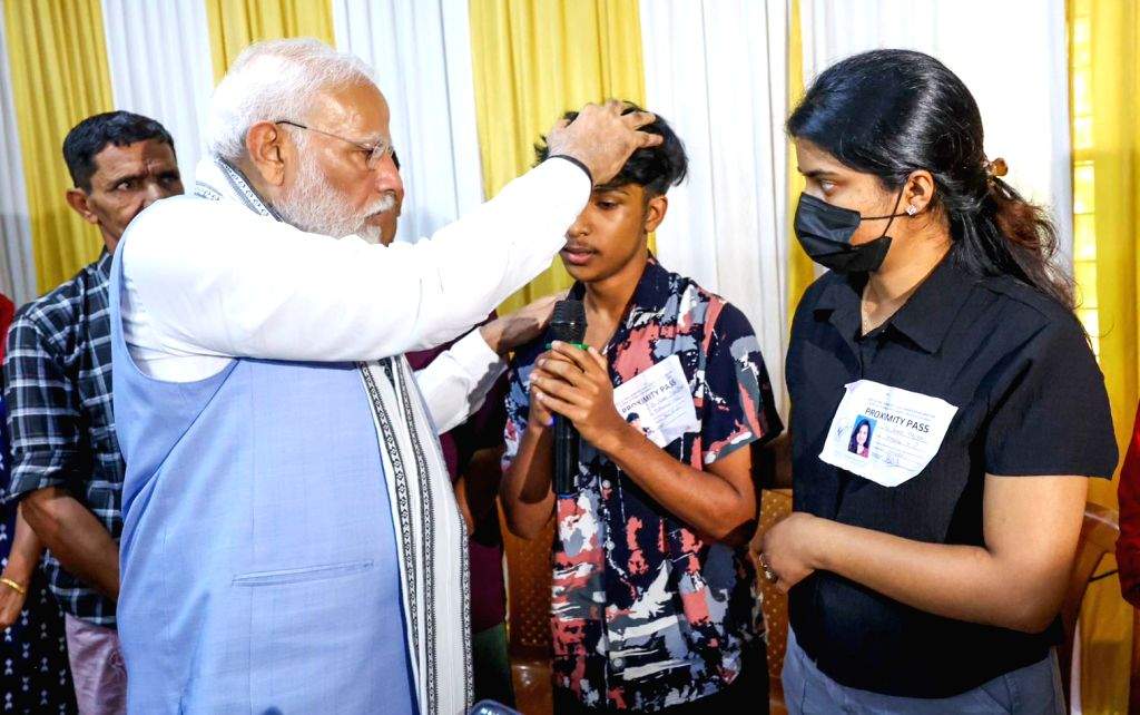 Prime Minister Narendra Modi meet and interact with the victims and ...