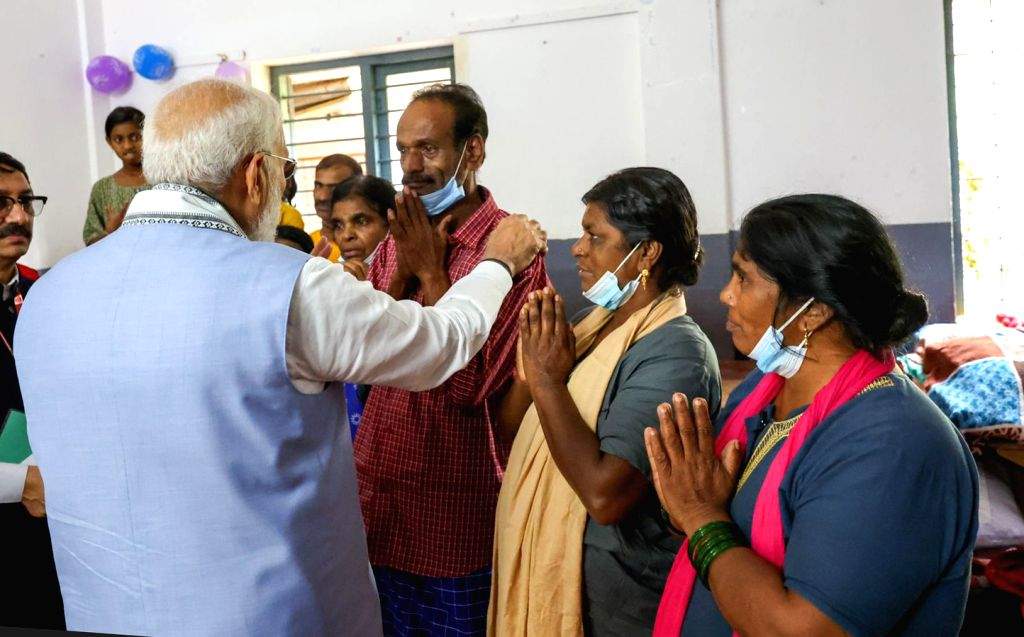Prime Minister Narendra Modi meet and interact with the victims and ...