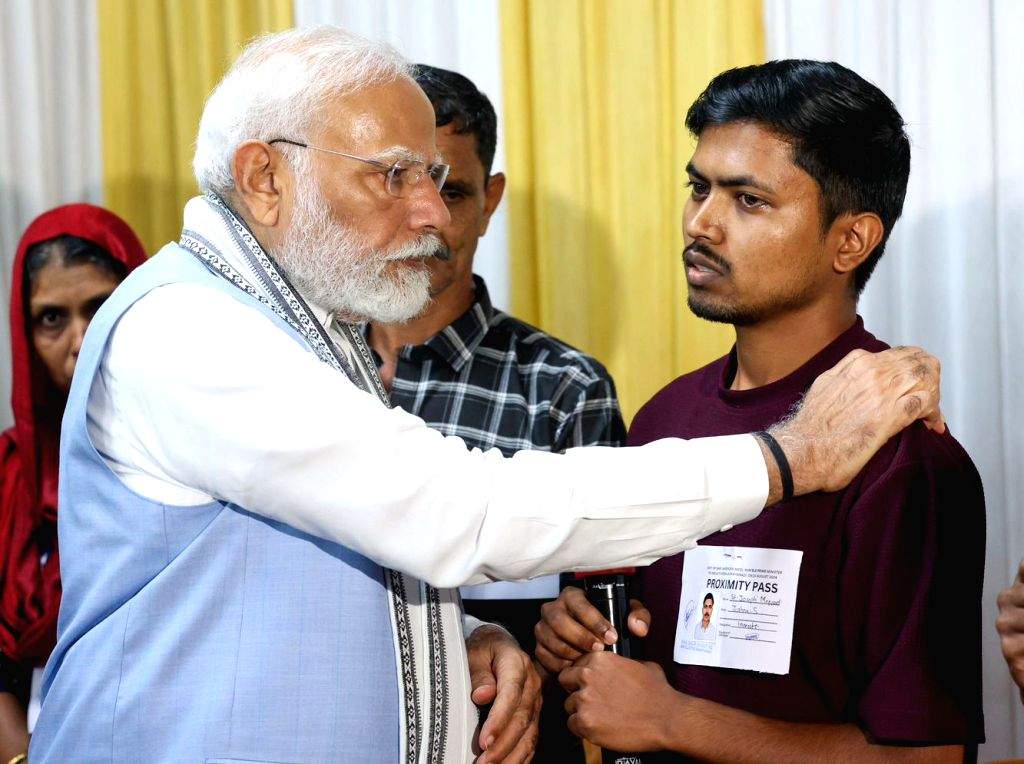 Prime Minister Narendra Modi meet and interact with the victims and ...