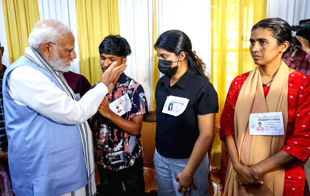 Prime Minister Narendra Modi meet and interact with the victims and ...